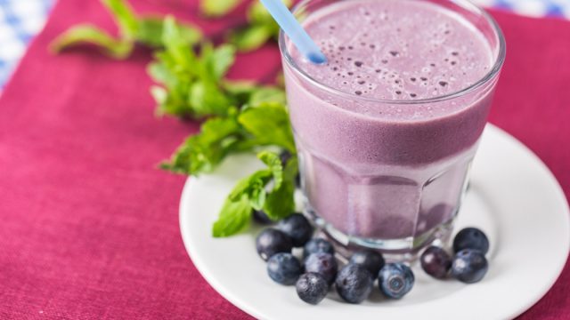 Adiponectin levels, food choices, and genetics